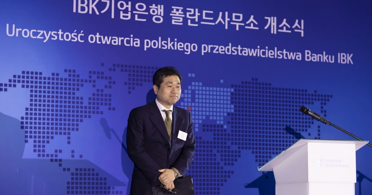 Potężny Industrial Bank of Korea otworzył się w jednym z najwyższych b ...