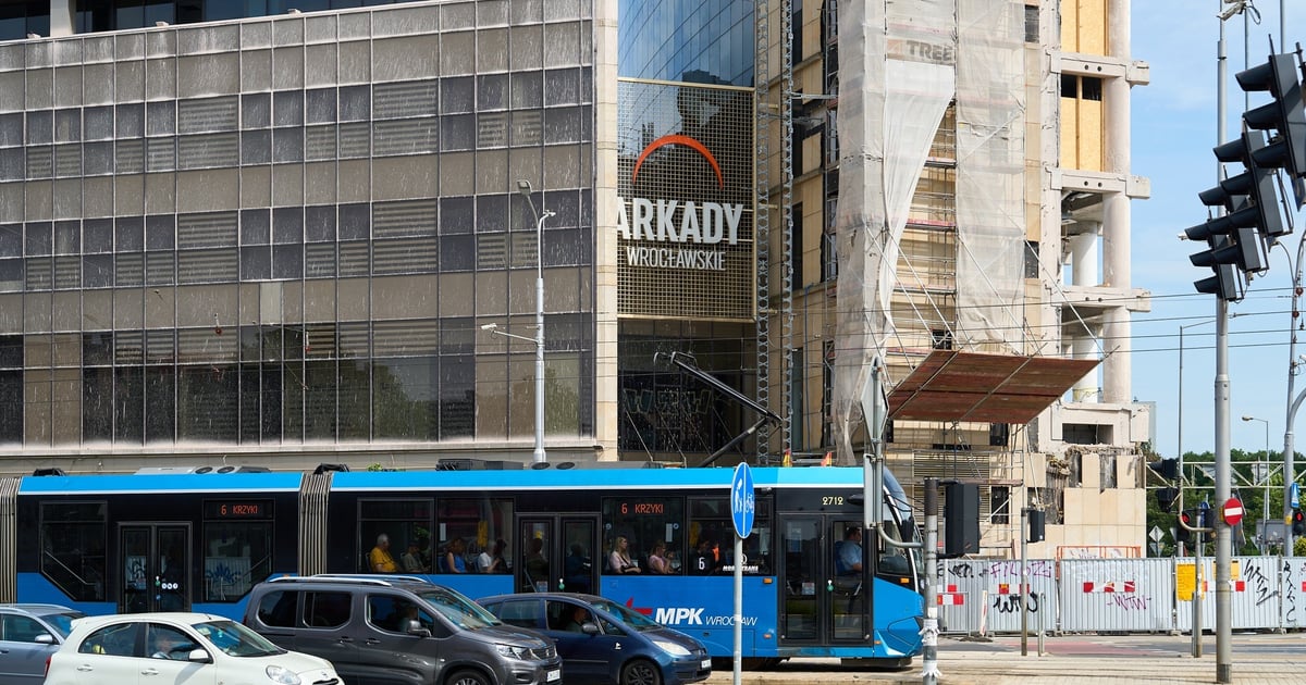 Rozbiórka Arkad wstrzymana. Musi ją dokończyć nowy właściciel ...