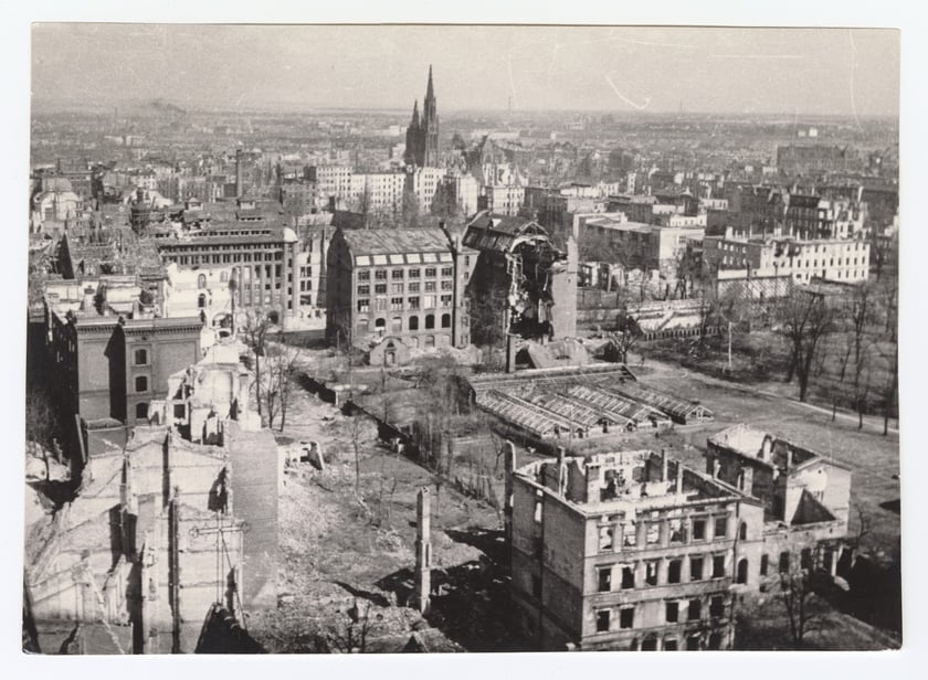 Tak wyglądał Wrocław tuż po wojnie. Niesamowite zdjęcia Krystyny Goraz ...