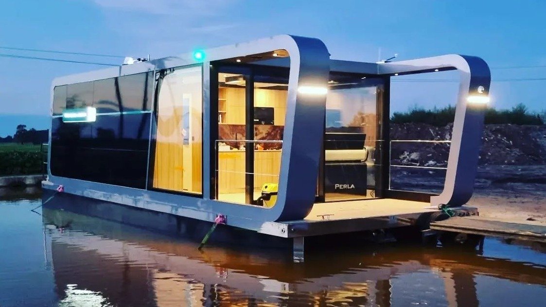 Houseboat H-40 – ekologiczny i komfortowy dom na wodzie zbudowany prze ...