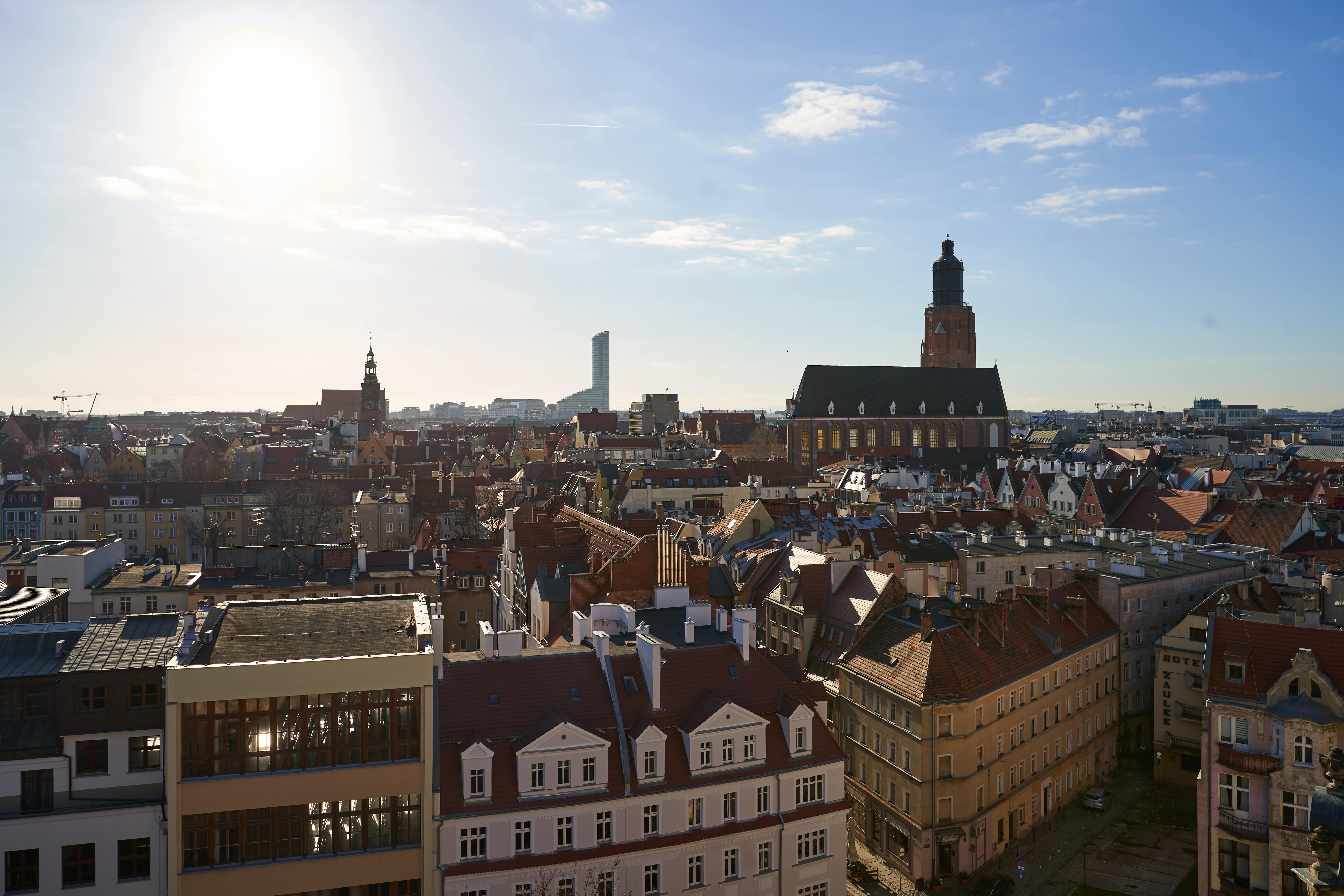 Wrocław z lotu ptaka! Zobacz przepiękną panoramę miasta z tarasu na Wi ...
