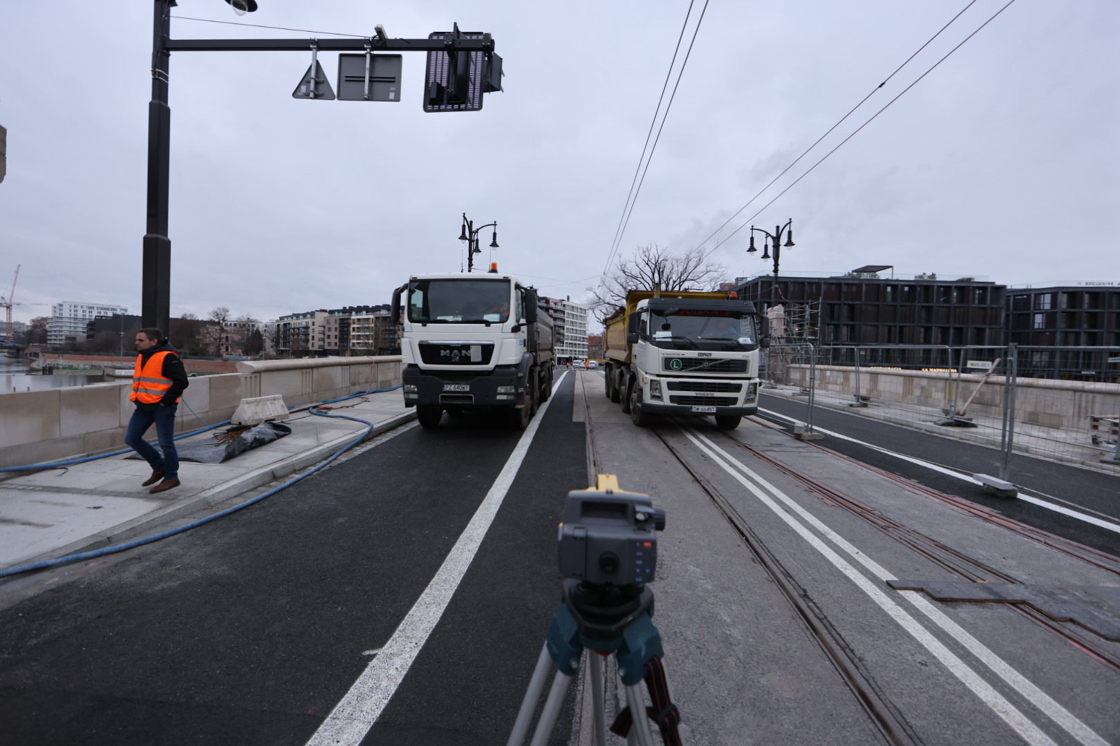 Próby obciążenia na mostach Pomorskich. Do otwarcia przeprawy po remon ...