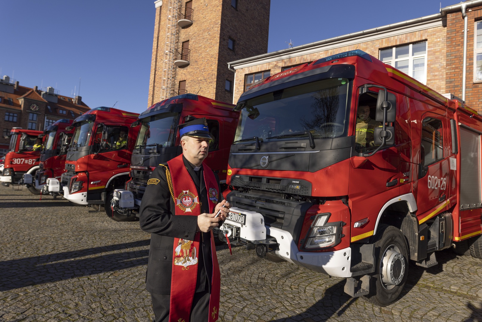 Strażacy odebrali nowe samochody gaśnicz... Galeria zdjęć 15/30