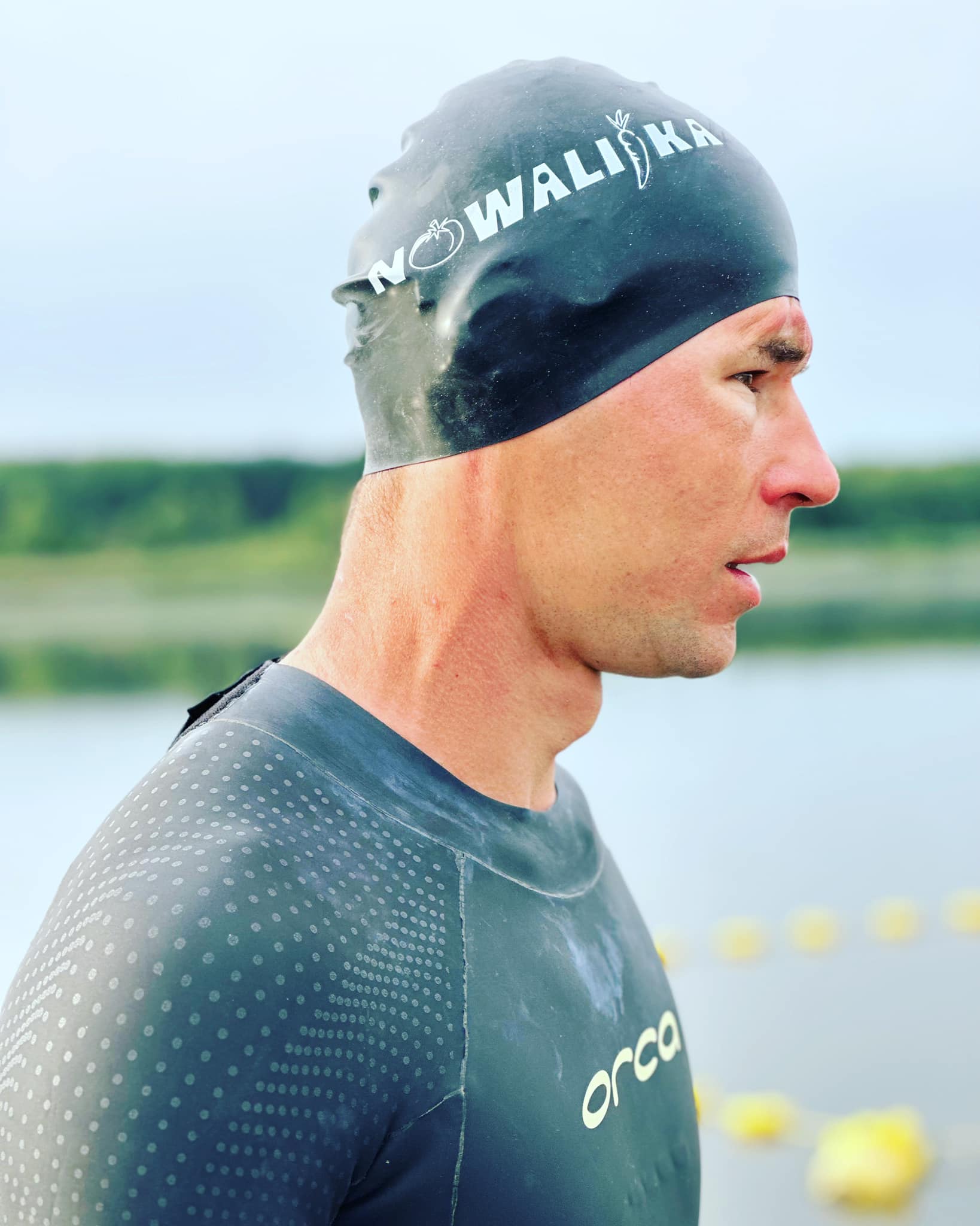 Adrian Kostera zbliża się do końca części pływackiej wyzwania 365 Tria ...