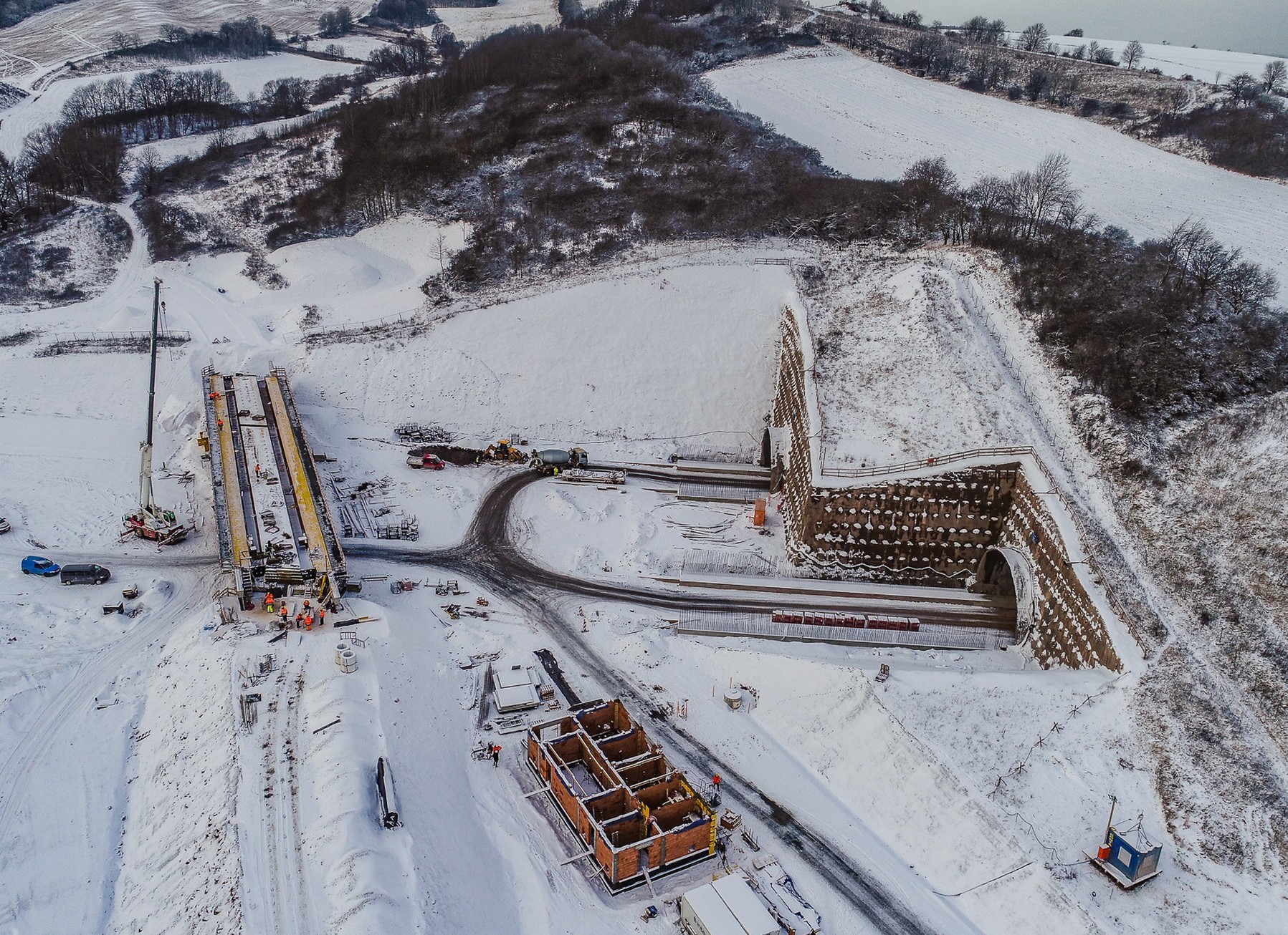 Budują olbrzymi tunel na drodze S3 na Dolnym Śląsku. Zobacz zdjęcia or ... Budują olbrzymi tunel na drodze S3 na Dolnym Śląsku. Zobacz zdjęcia or ...