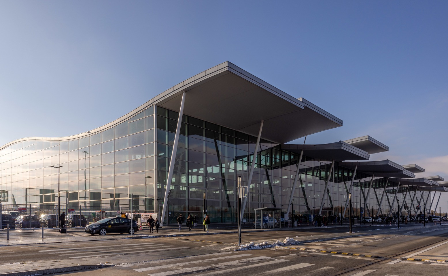 Wrocławskie lotnisko od kulis. Port lotniczy bije kolejne rekordy i zd ...