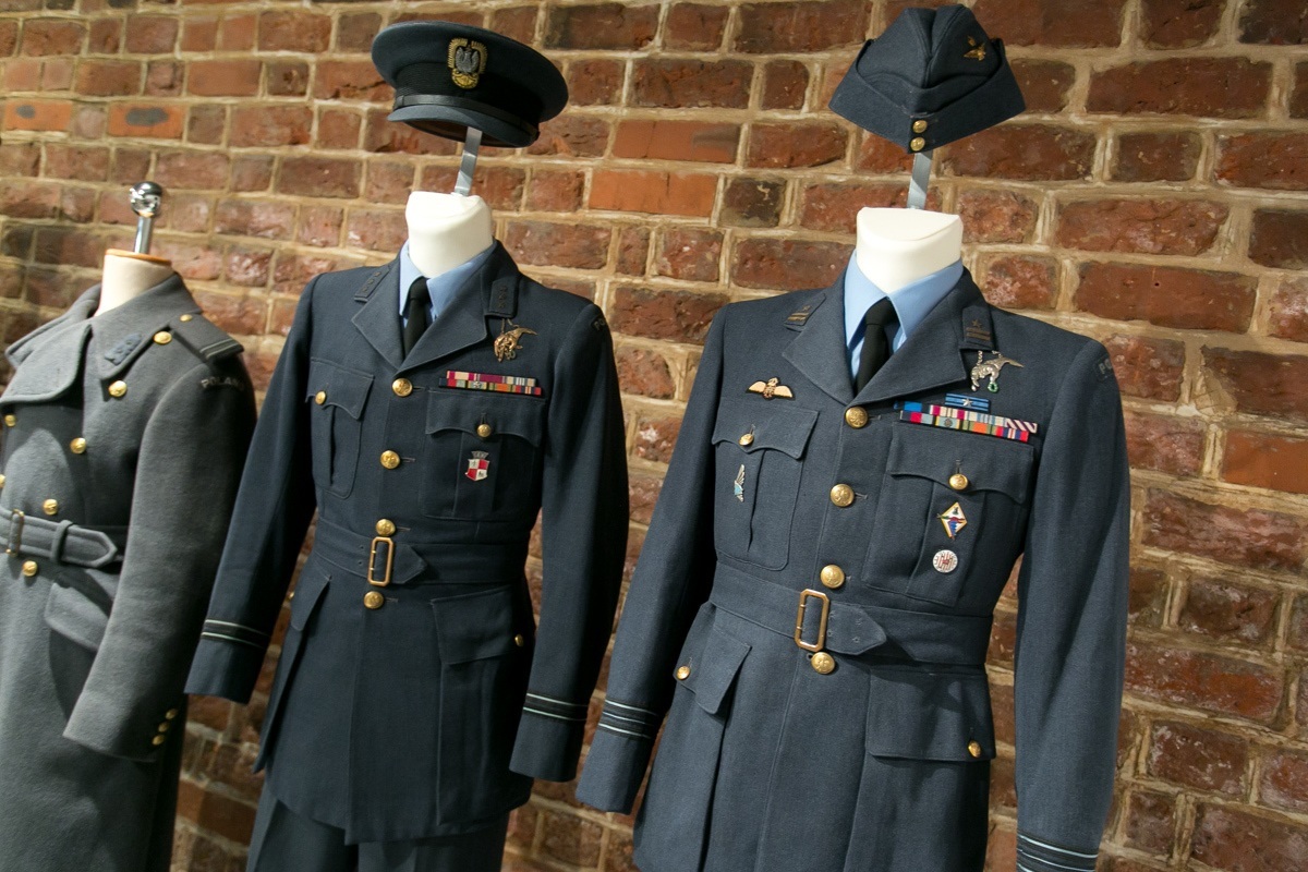 Muzeum Militariów: wystawa Mundur żołnierza polskiego