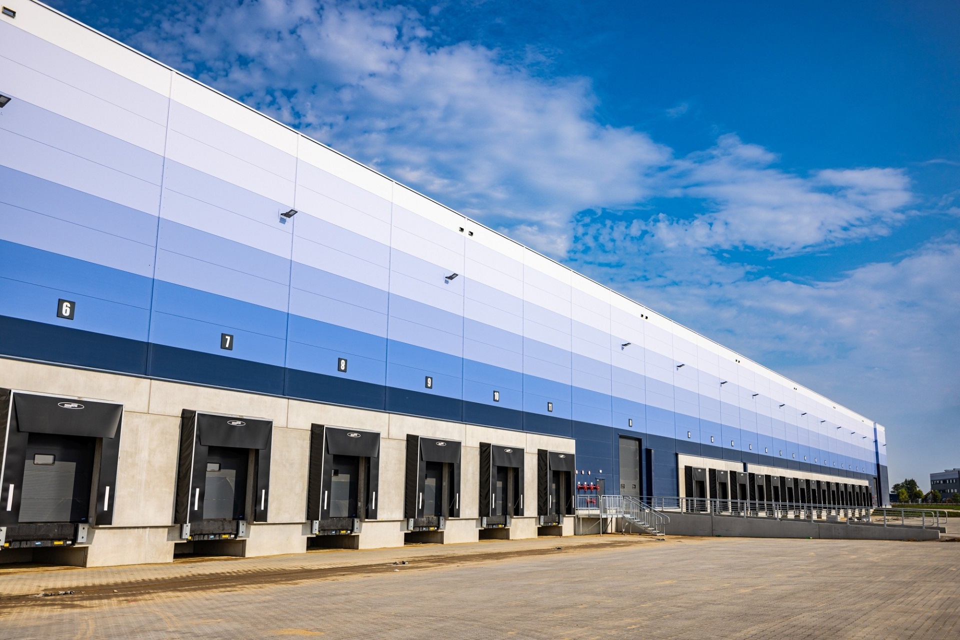 Shein - sklep online z ubraniami, butami i dodatkami otwiera centrum dystrybucyjne w Polsce ...