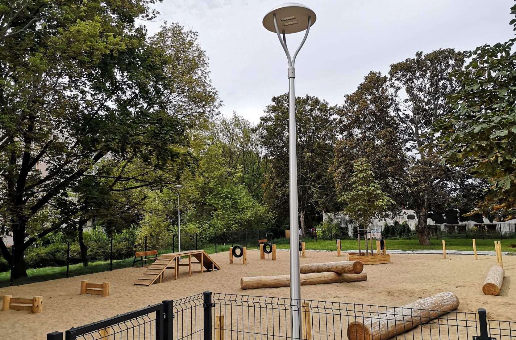 We Wrocławiu otwarto kolejny psi wybieg z torem przeszkód. Odwiedź go ...